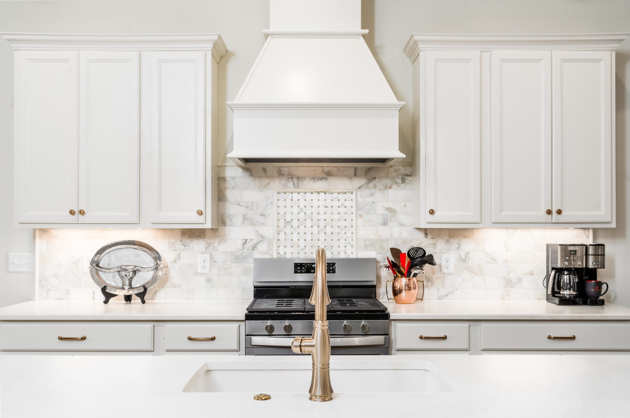 Understanding Fixtures vs. Non-Fixtures in Real Estate: What Stays and ...